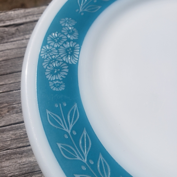 Corningware | Dining | Vintage Corning Decor Laurel Leaf Plate | Poshmark